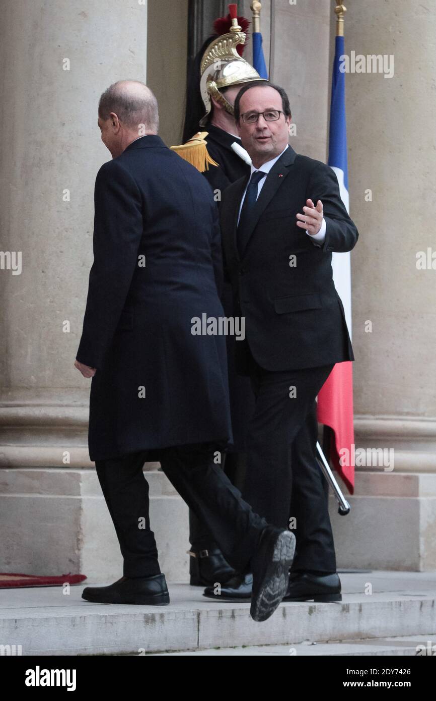 French President Francois Hollande receives his Seychelles counterpart ...