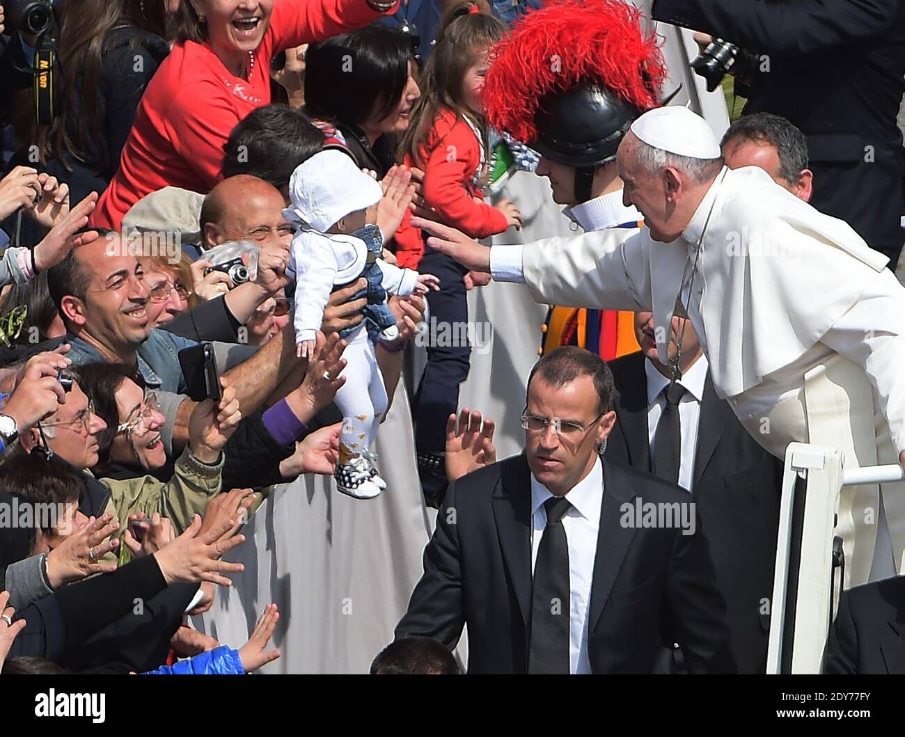 Pope Francis flanked by Swiss Guards commandant Daniel Rudolf Anrig ...