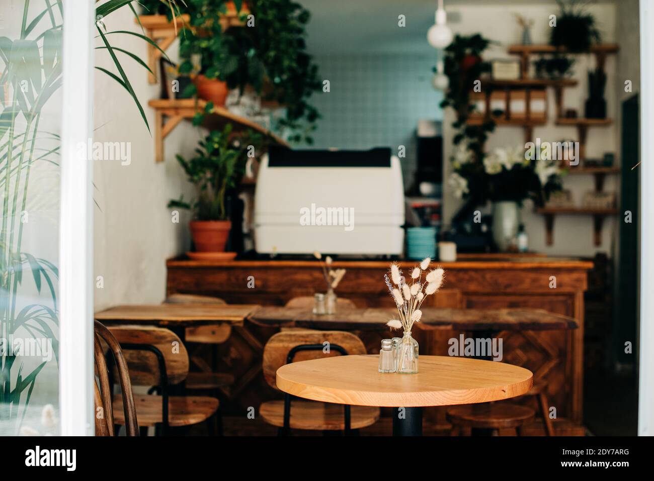 Cafe interior design hi-res stock photography and images - Alamy