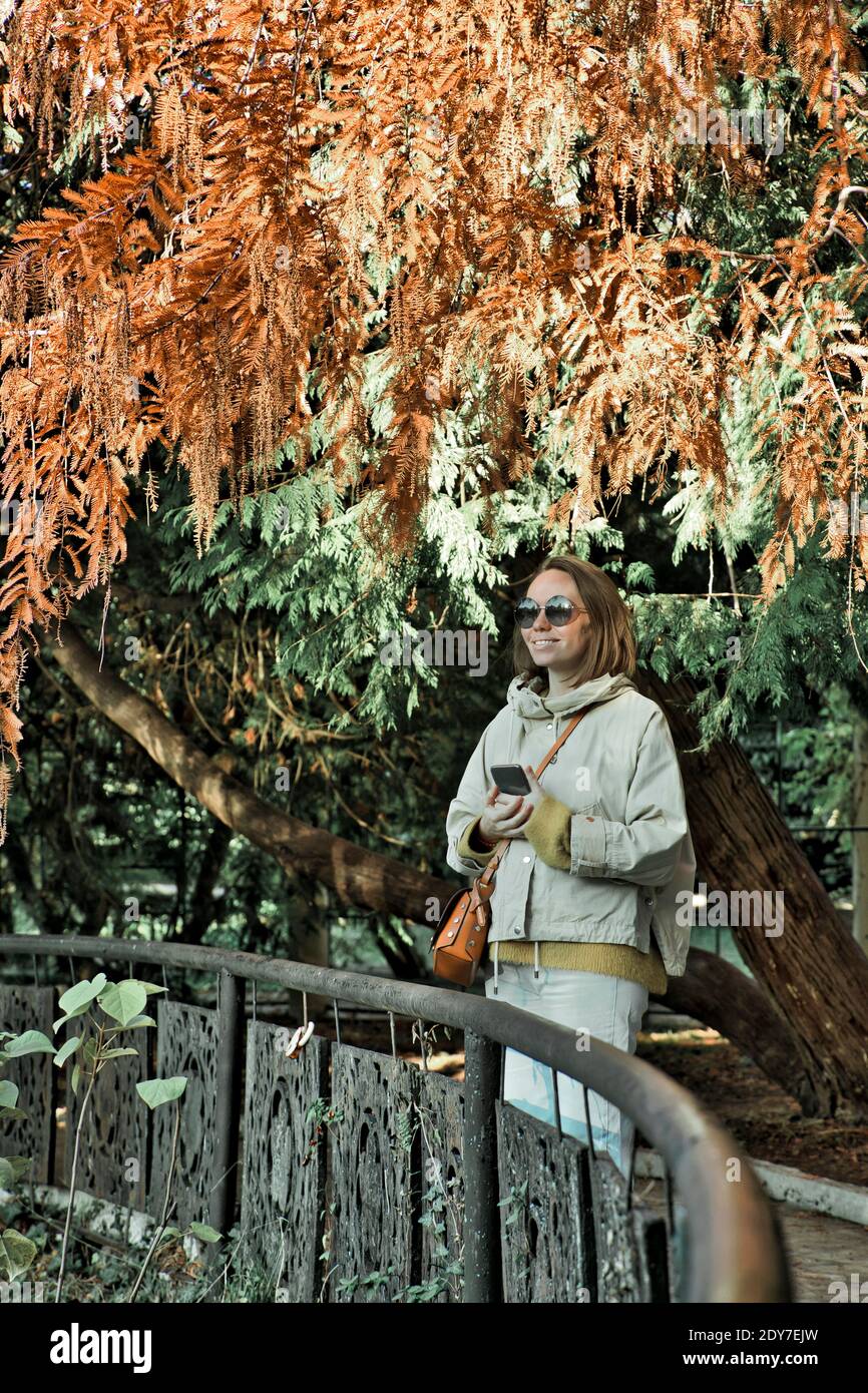 Women walking park 40 hi-res stock photography and images - Alamy