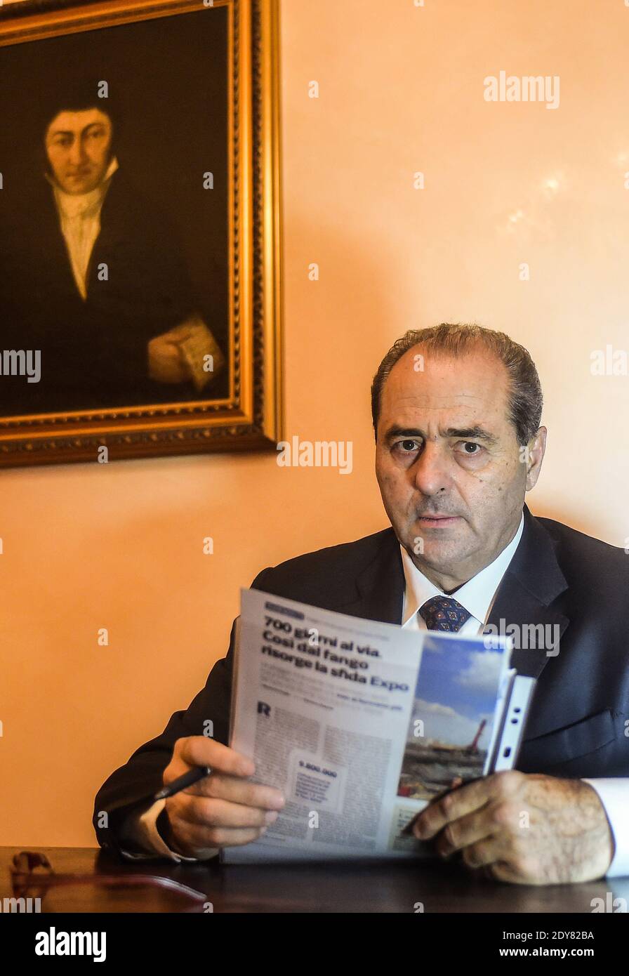 Mani pulite hi-res stock photography and images - Alamy