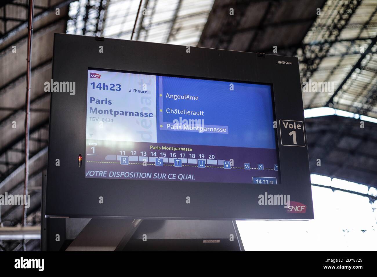 Illustration photos of the Bordeaux St Jean SNCF train station in ...