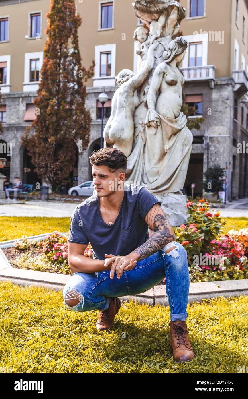 Crouching Men Sculpture High Resolution Stock Photography and Images ...