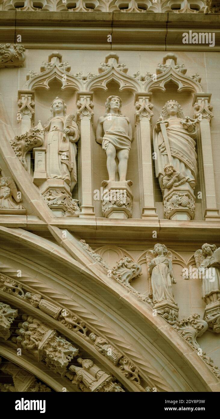 Sculptures On Wall Of Historical Building Stock Photo - Alamy