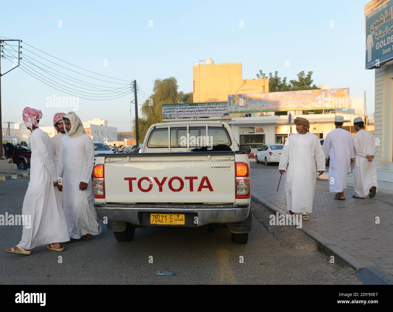 The vibrant Thursday cattle market in Sinaw, Oman Stock Photo - Alamy