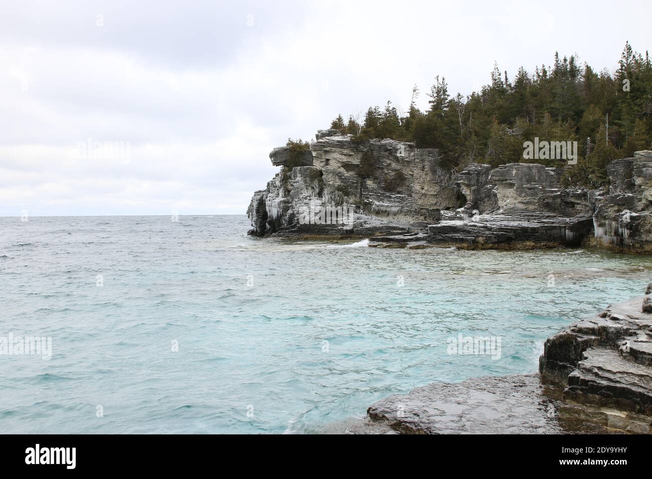 Rock formations during the winter season along tobermory ontario Stock ...