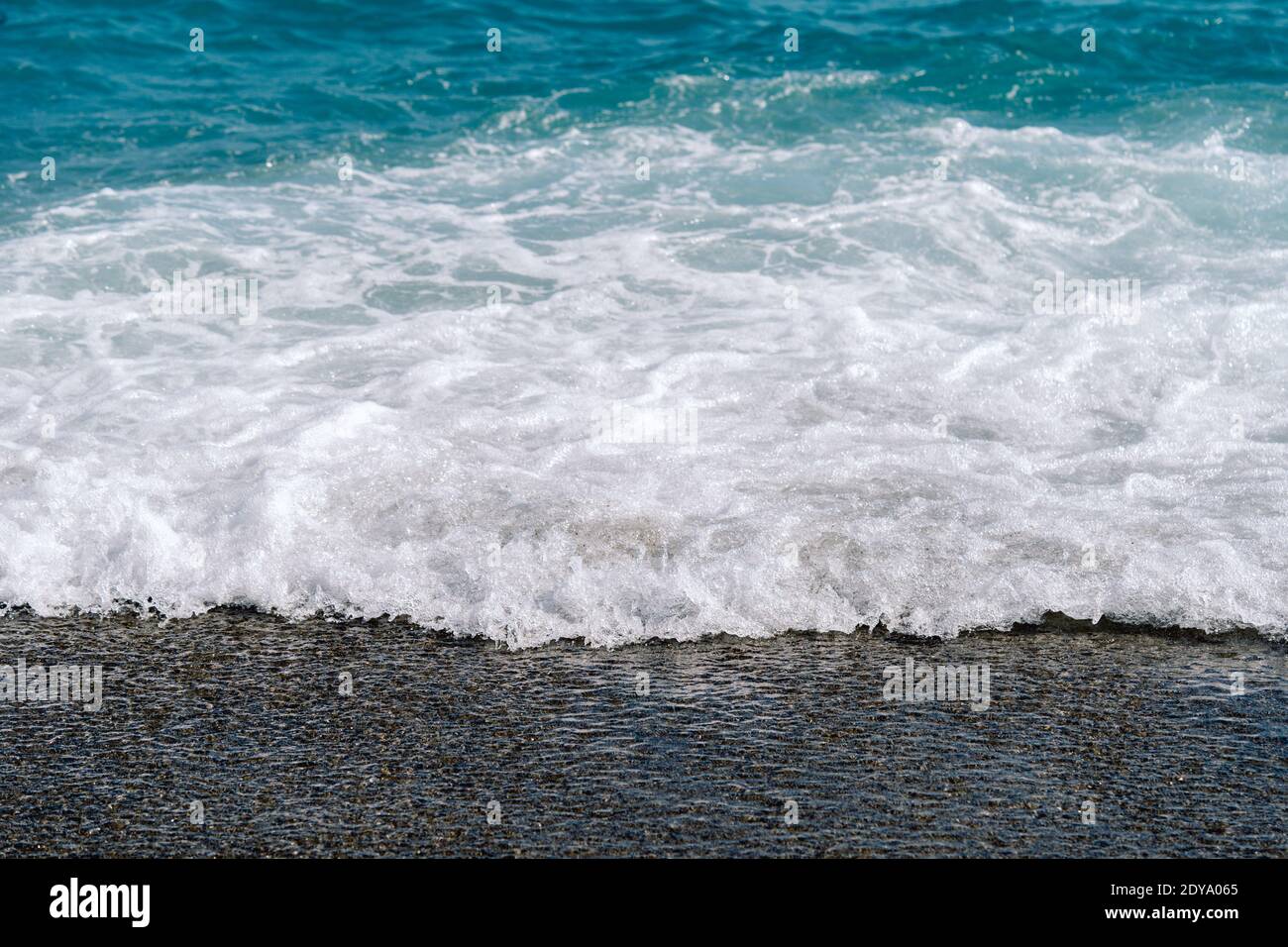 White tropical beach waves hi-res stock photography and images - Alamy