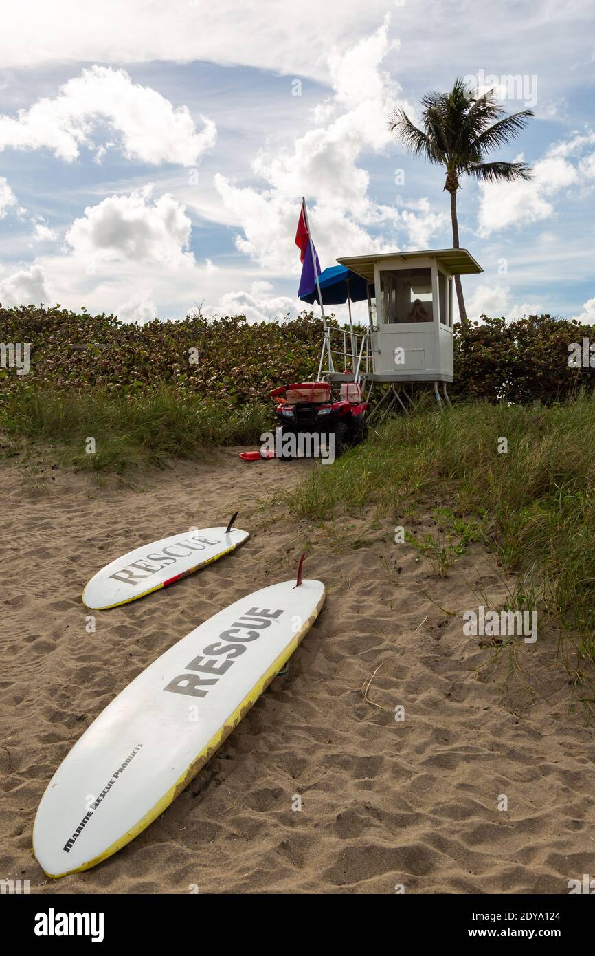 Beach lifeguard rescue board hi-res stock photography and images - Alamy