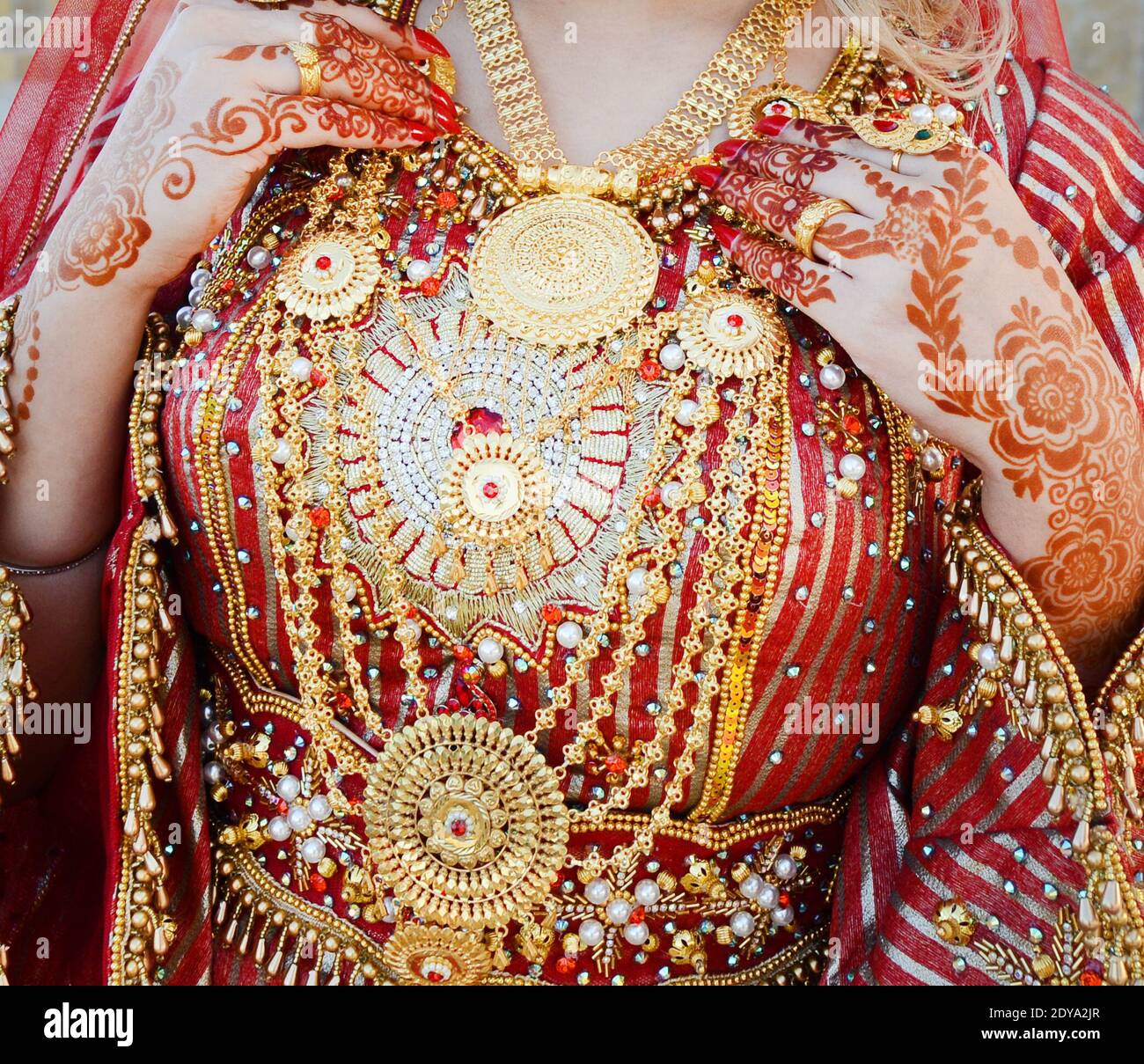 A beautiful model wearing a traditional Omani dress Stock Photo - Alamy