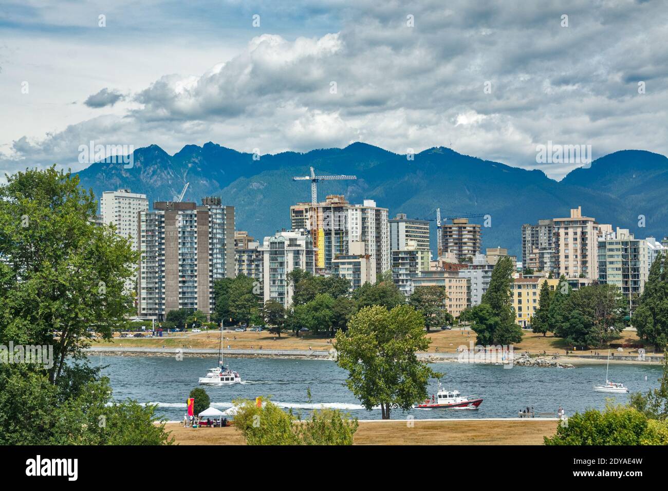 Vancouver cityscape river buildings hi-res stock photography and images ...