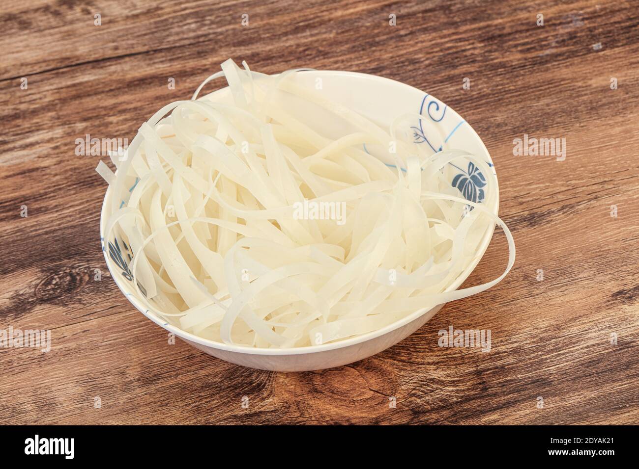 Boiled rice noodle ready for cooking Stock Photo - Alamy