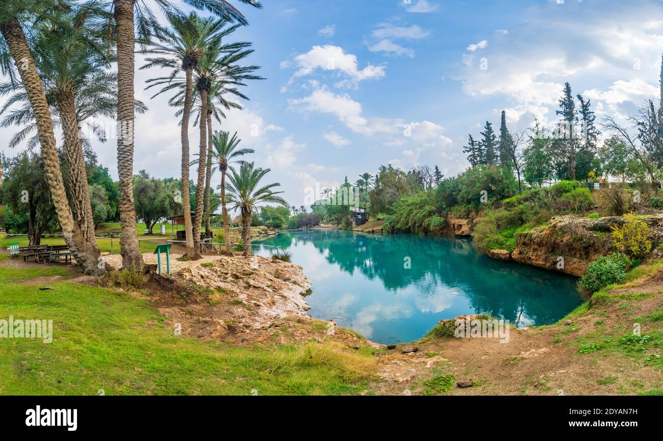 View of natural warm water pool in Gan HaShlosha National Park (Sakhne ...