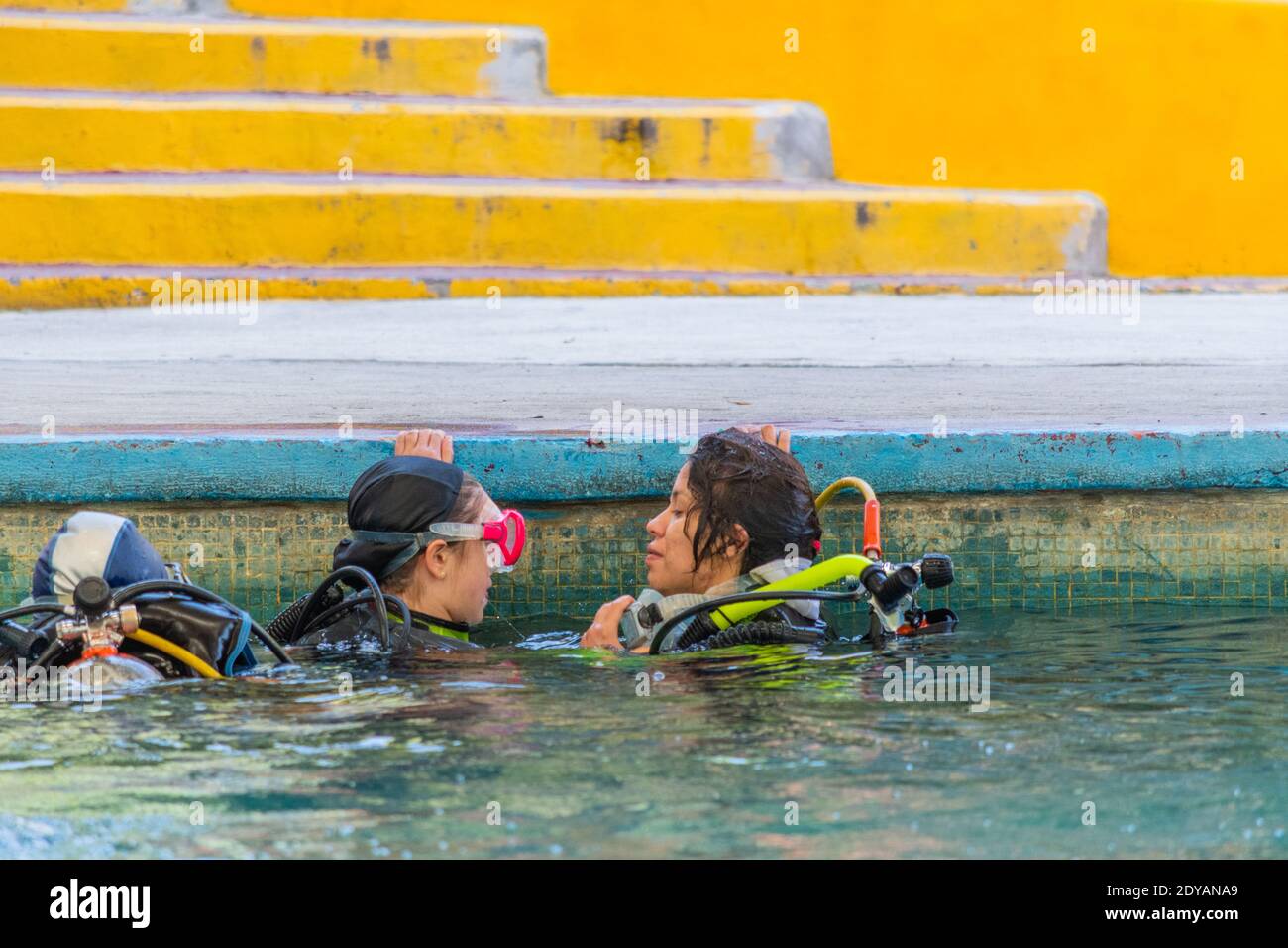 Underwater camera pool hi-res stock photography and images - Alamy