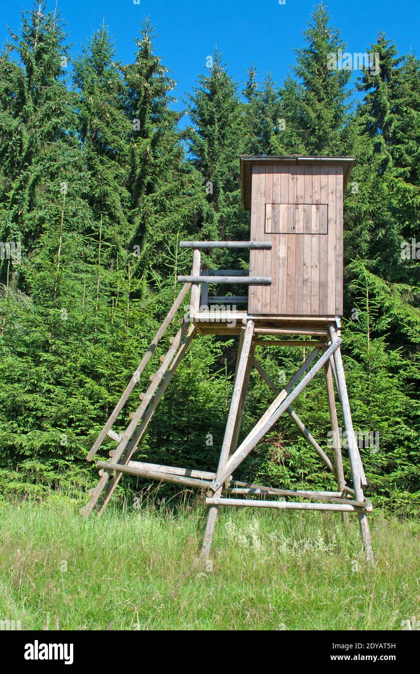 High stand for hunters hi-res stock photography and images - Alamy