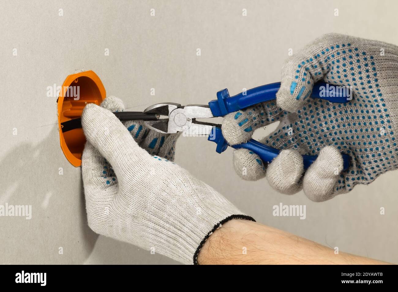 Electrical wire cutter hi-res stock photography and images - Alamy