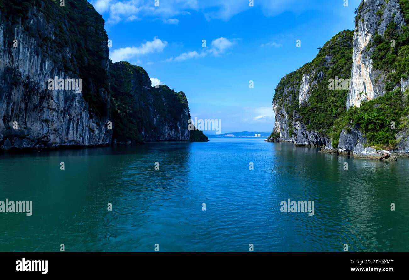 Dragon hill halong bay vietnam hi-res stock photography and images - Alamy