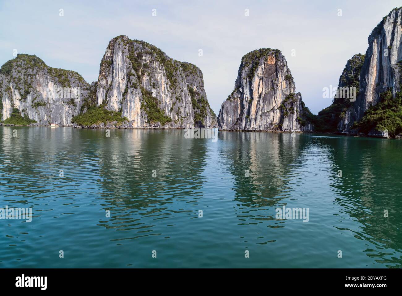 Dragon hill halong bay vietnam hi-res stock photography and images - Alamy