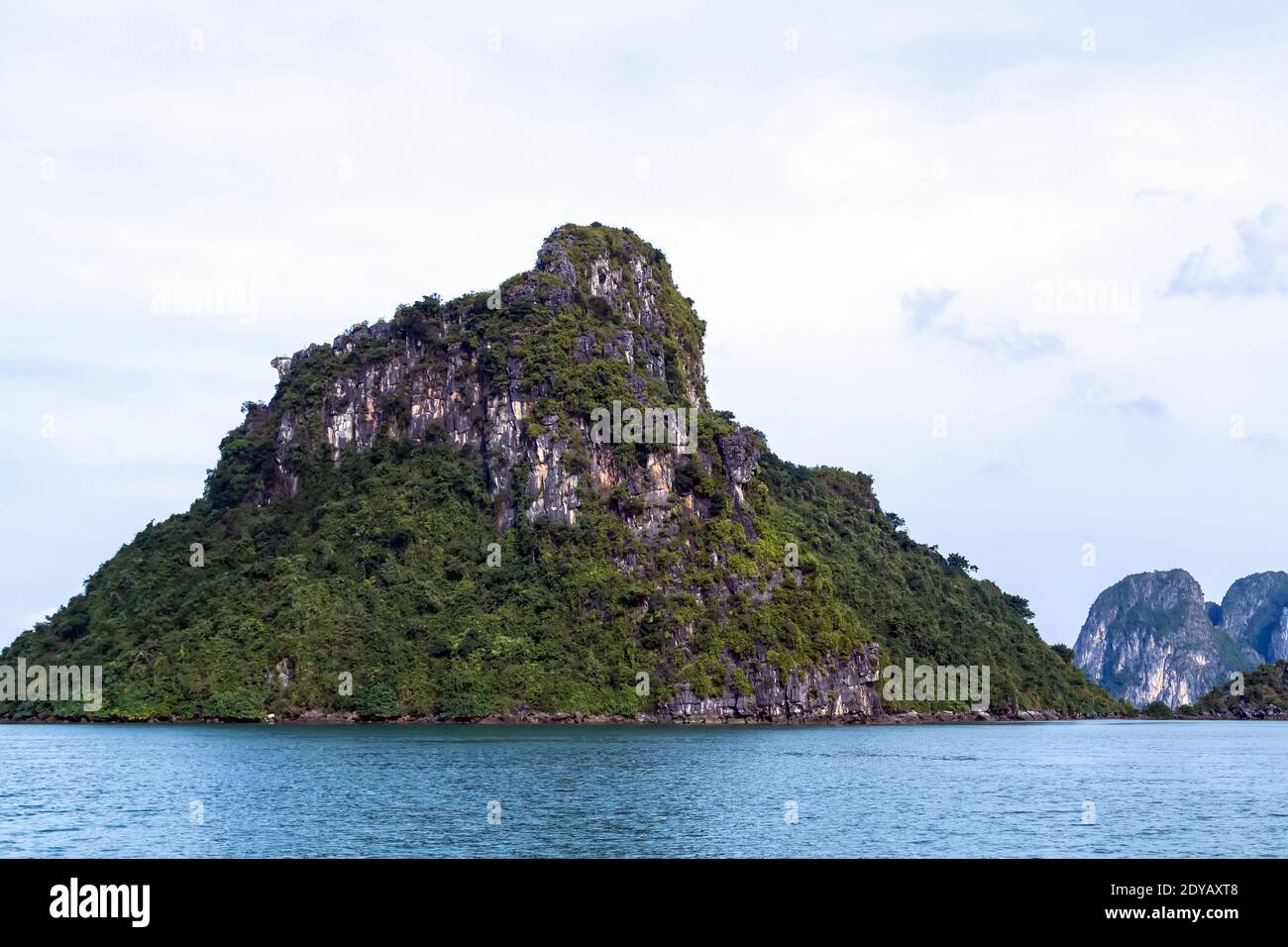Dragon hill halong bay vietnam hi-res stock photography and images - Alamy