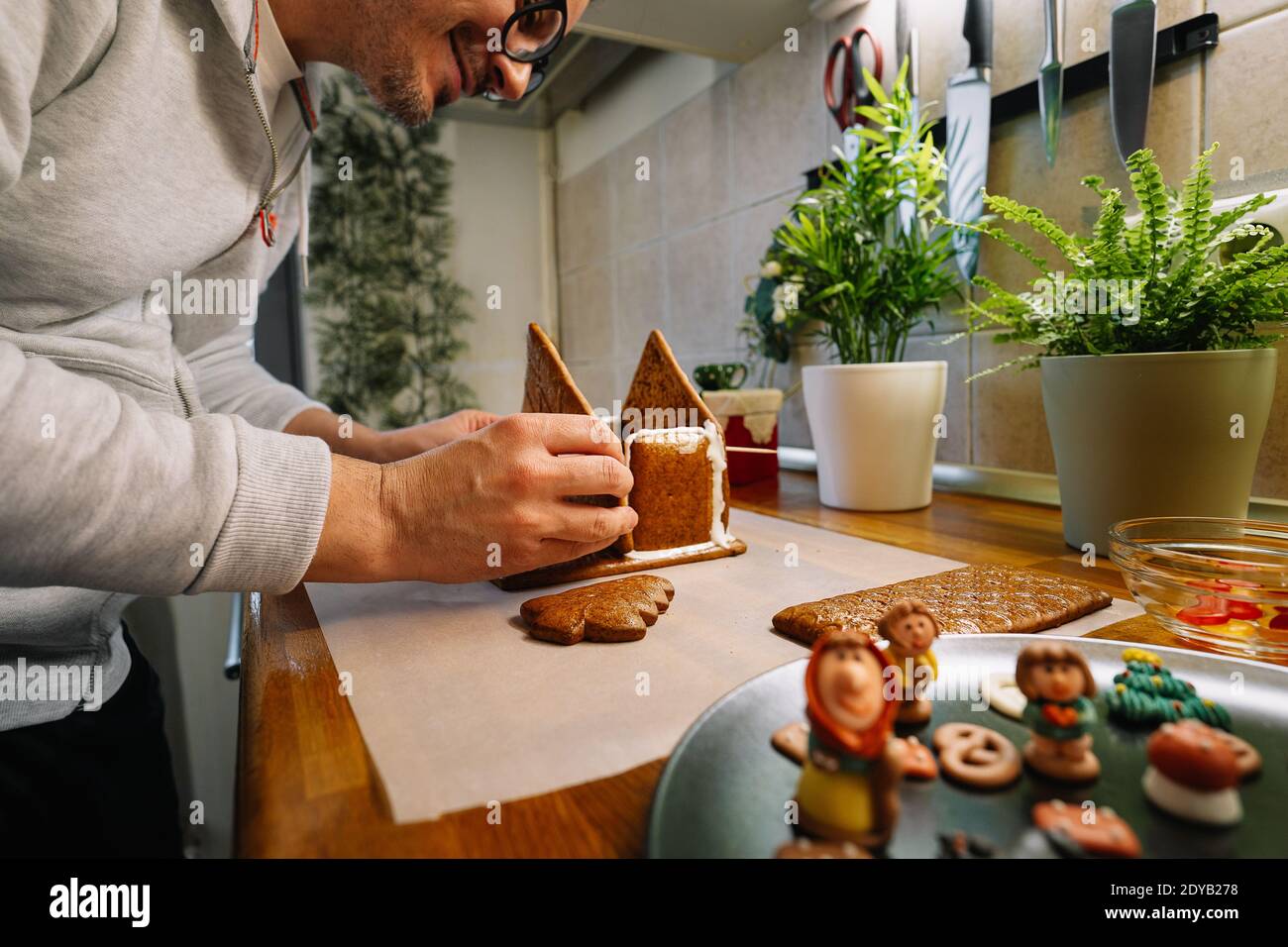 Gingerbread man side view cookie hi-res stock photography and images ...