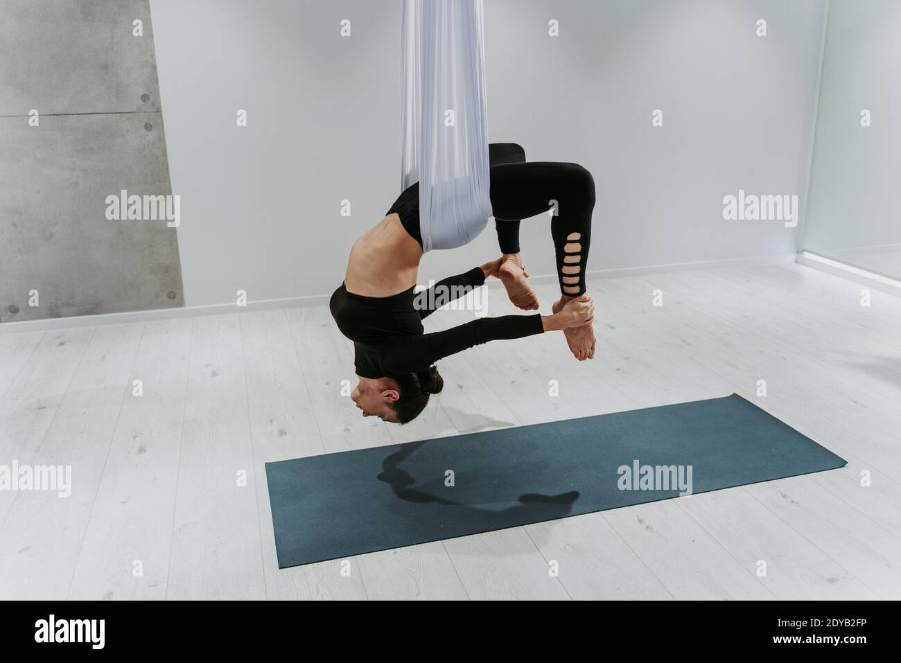 India dancer at home hi-res stock photography and images - Alamy