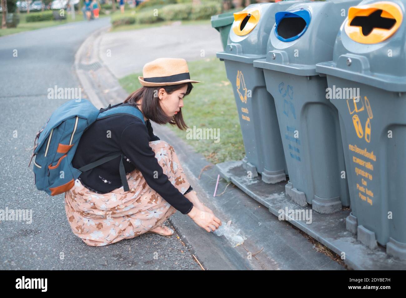People campaign on garbage hi-res stock photography and images - Alamy