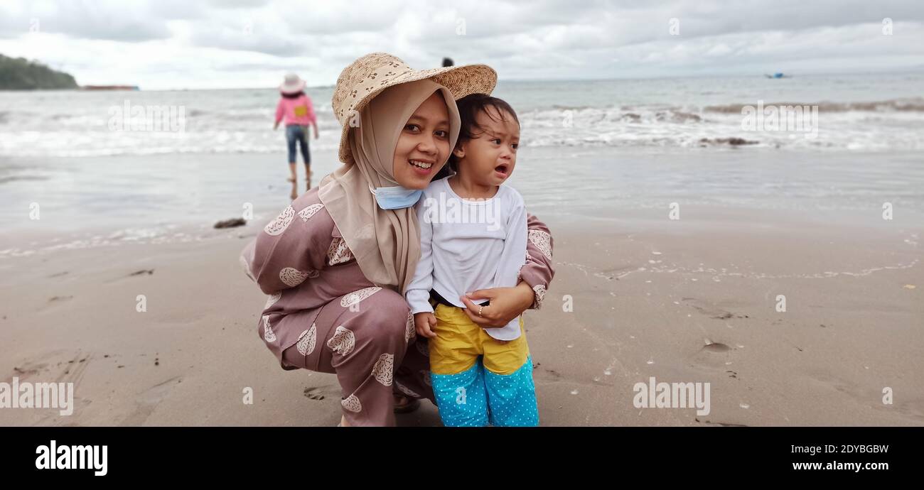 Baby beach crying hi-res stock photography and images - Alamy