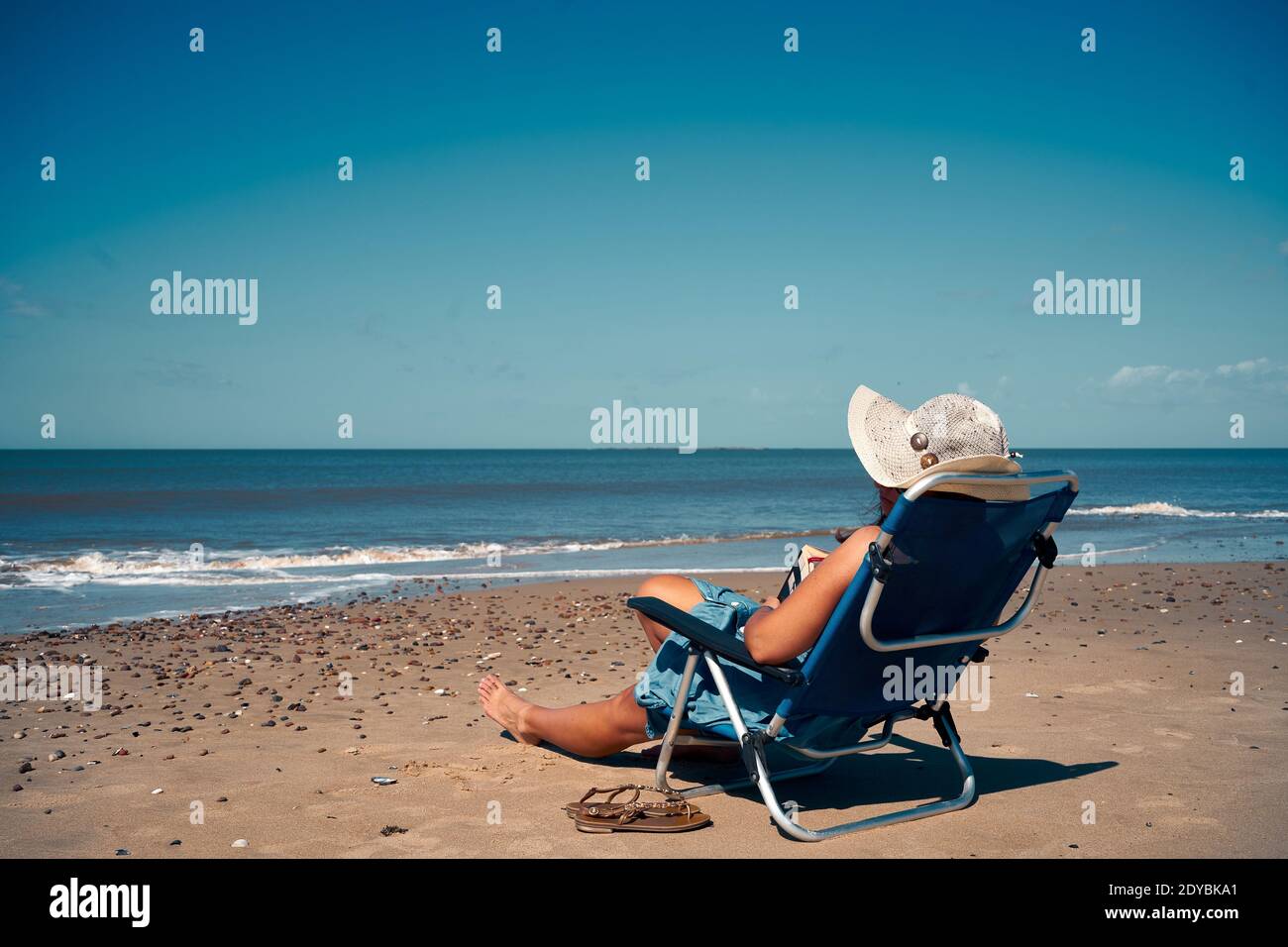 Lonely female backshot hi-res stock photography and images - Alamy