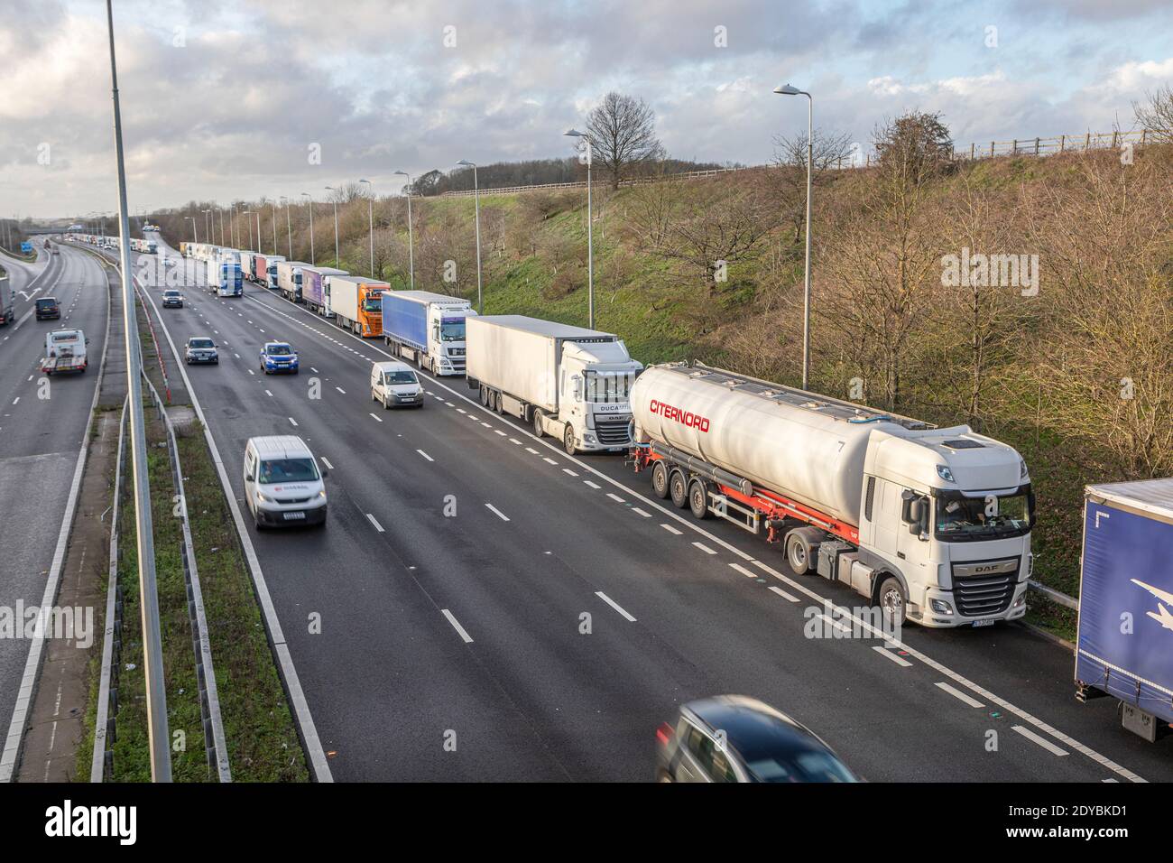 Trucks queueing on the M20, Kent Stock Photo - Alamy