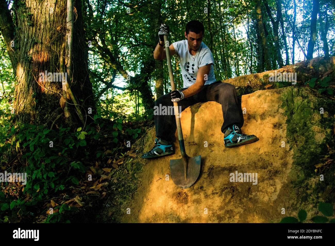 "We built our trail, our world." In Bretagne, far from the city and all ...
