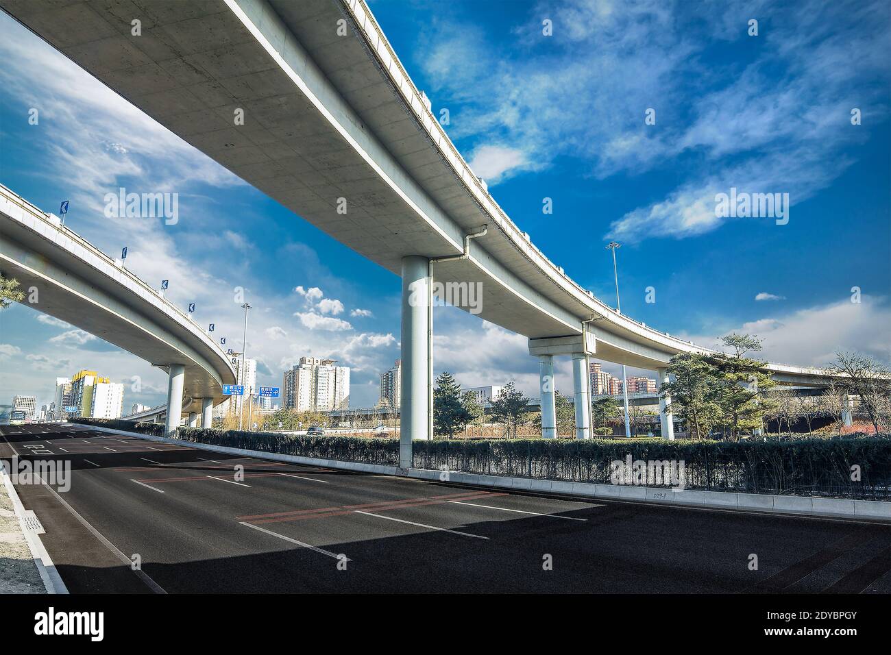 Overpass bridge road highway ramp exit hi-res stock photography and ...