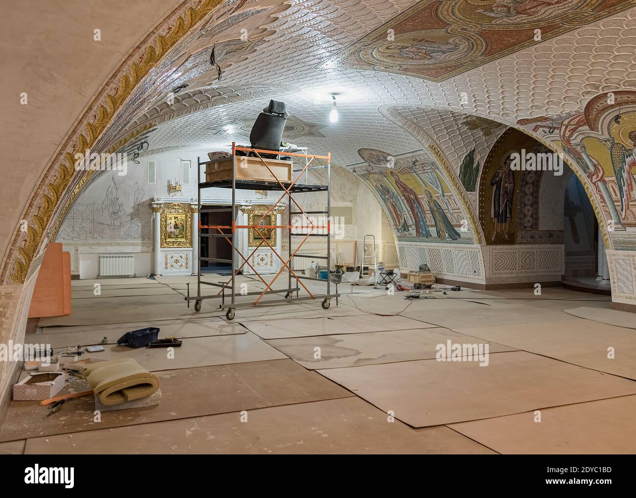 Construction of temples in in Seraphim-Diveyevo Convent. Painting walls ...