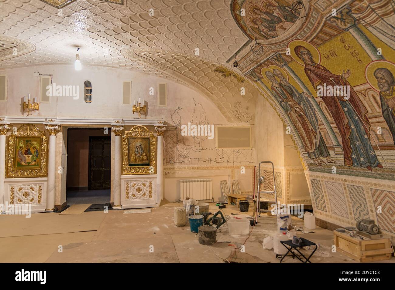 Construction of temples in in Seraphim-Diveyevo Convent. Painting walls ...