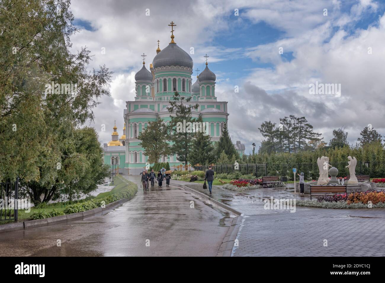 Holy Trinity-Saint Seraphim-Diveevo Monastery, one of the largest ...