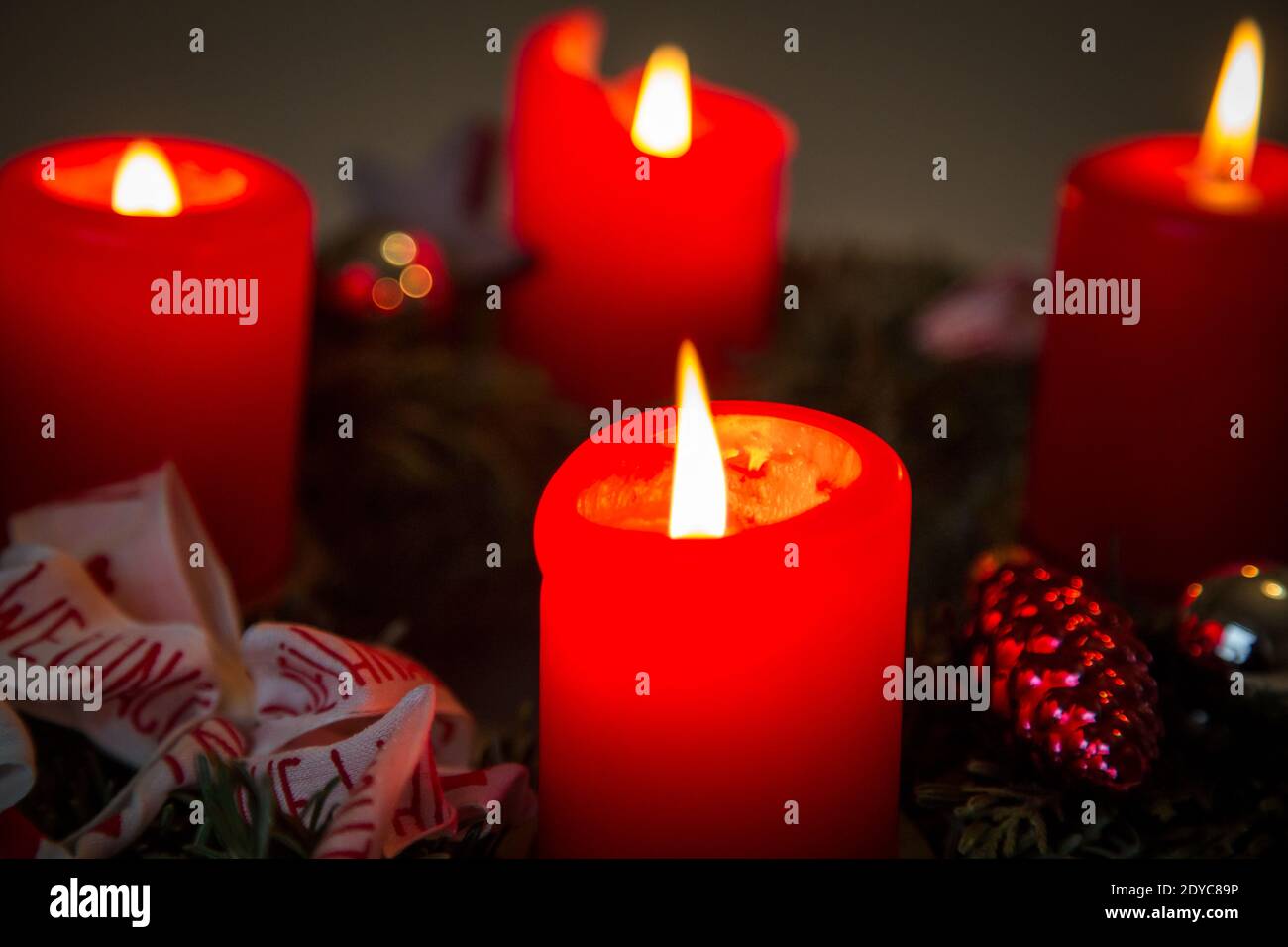 Advent wreath hi-res stock photography and images - Alamy
