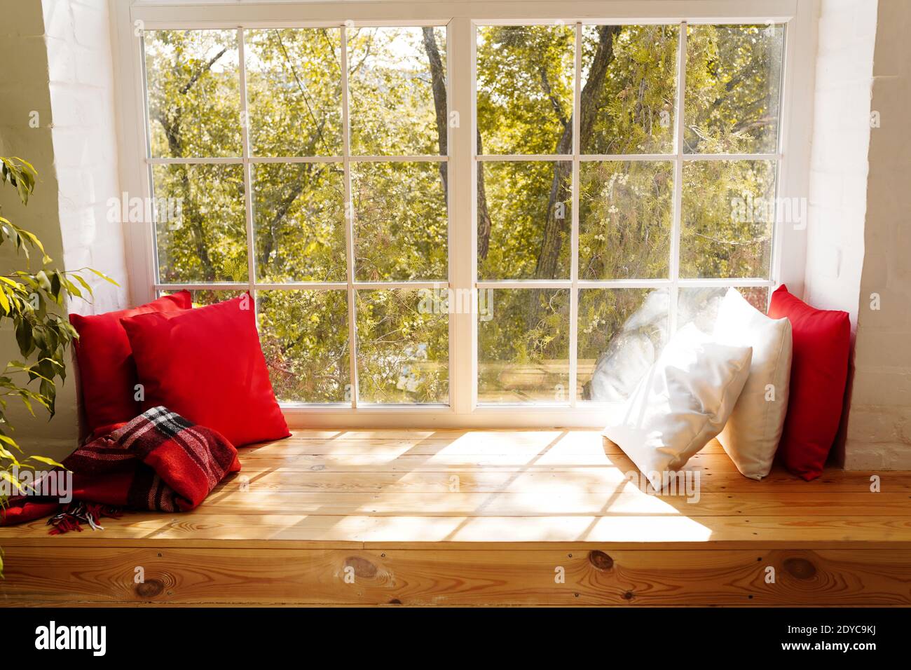 Restaurant kitchen through window hi-res stock photography and images ...