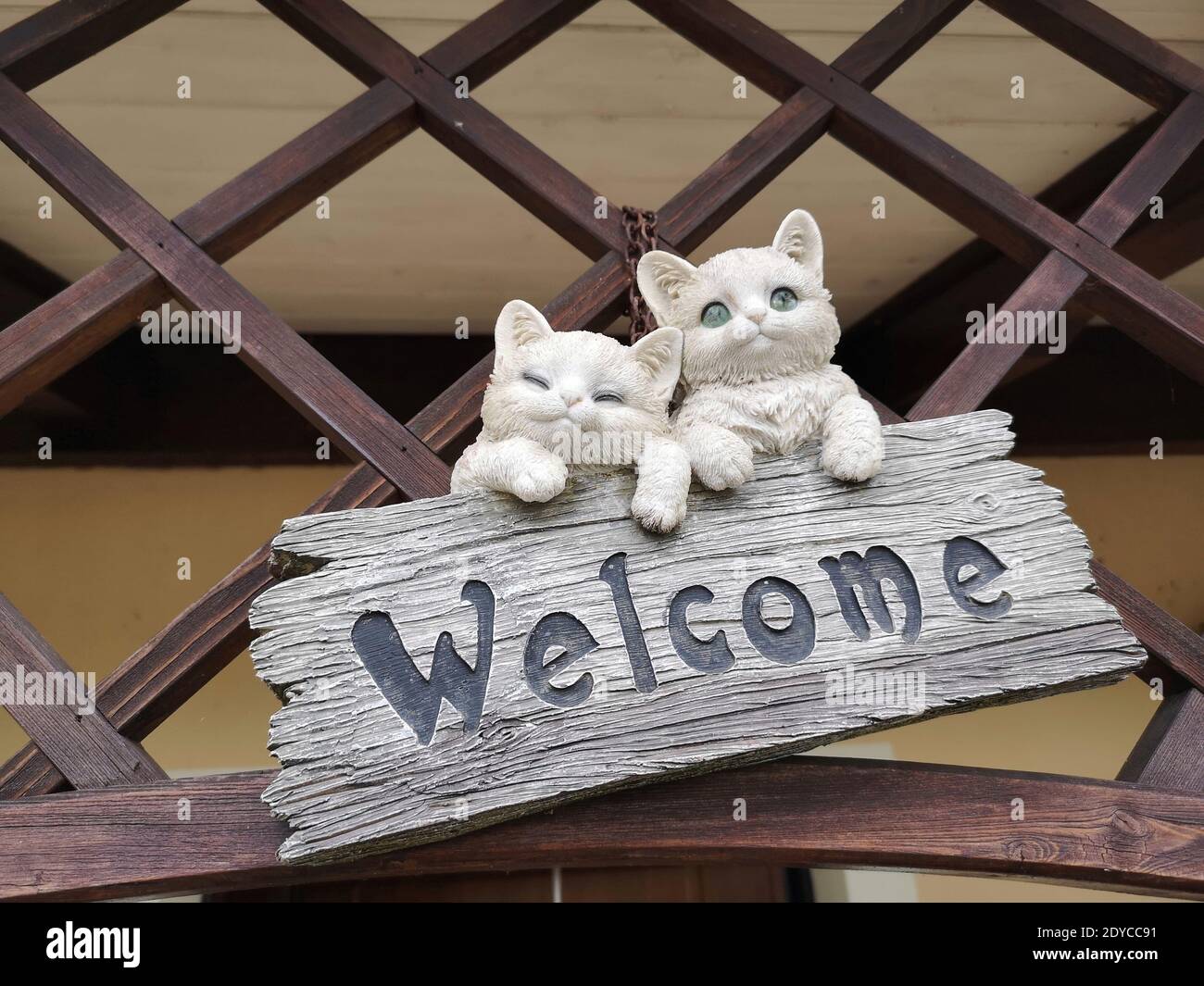 Welcome cat sign hi-res stock photography and images - Alamy