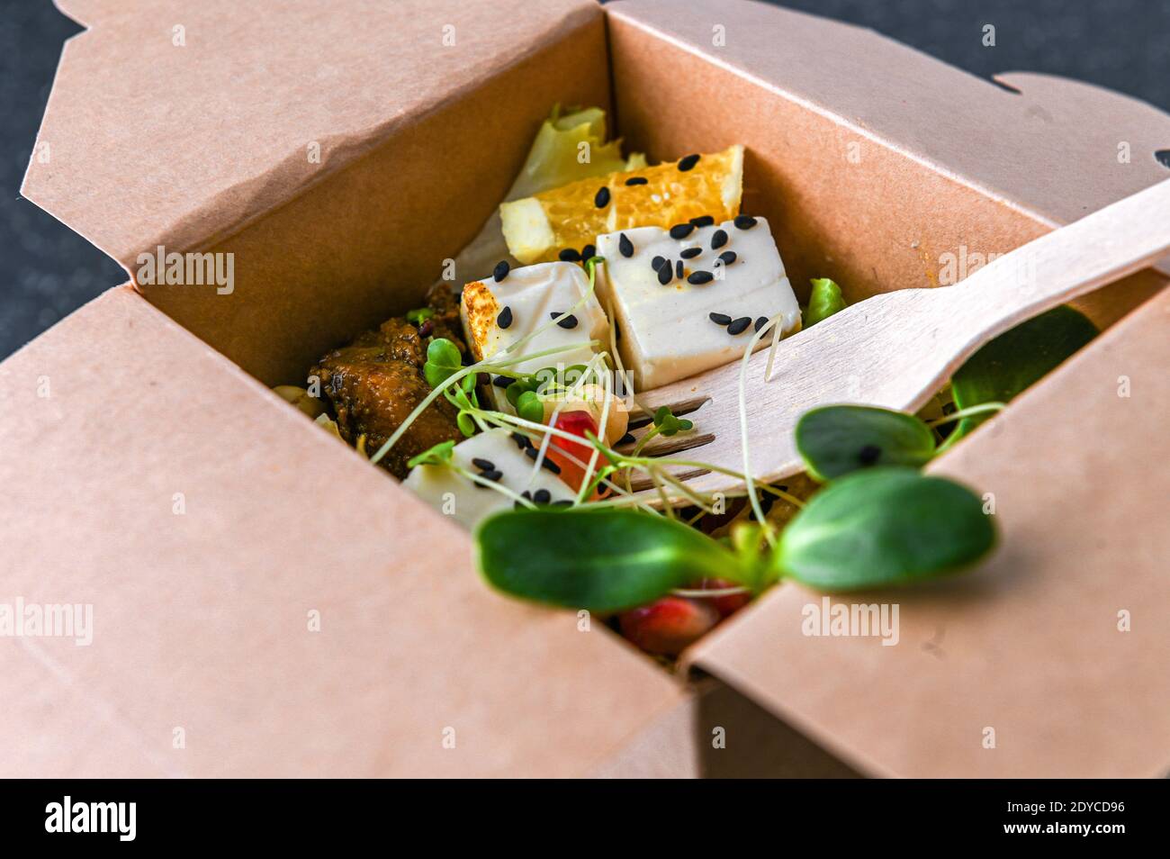 Fresh healthy food in a delivery box. Ready to eat Stock Photo - Alamy