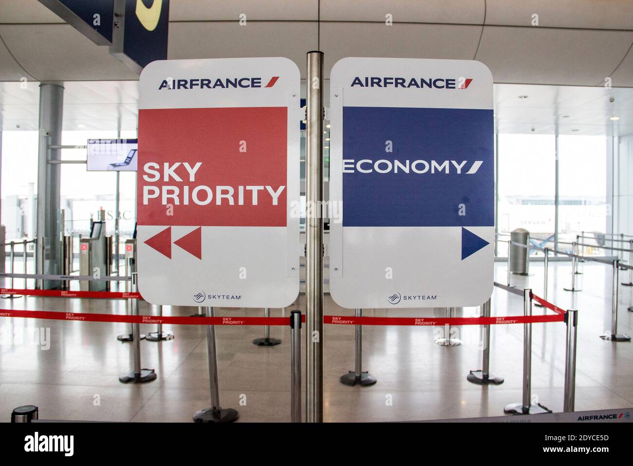 FRA - ROISSY CHARLES DE GAULLE AIRPORT. In the airport terminal Roissy ...