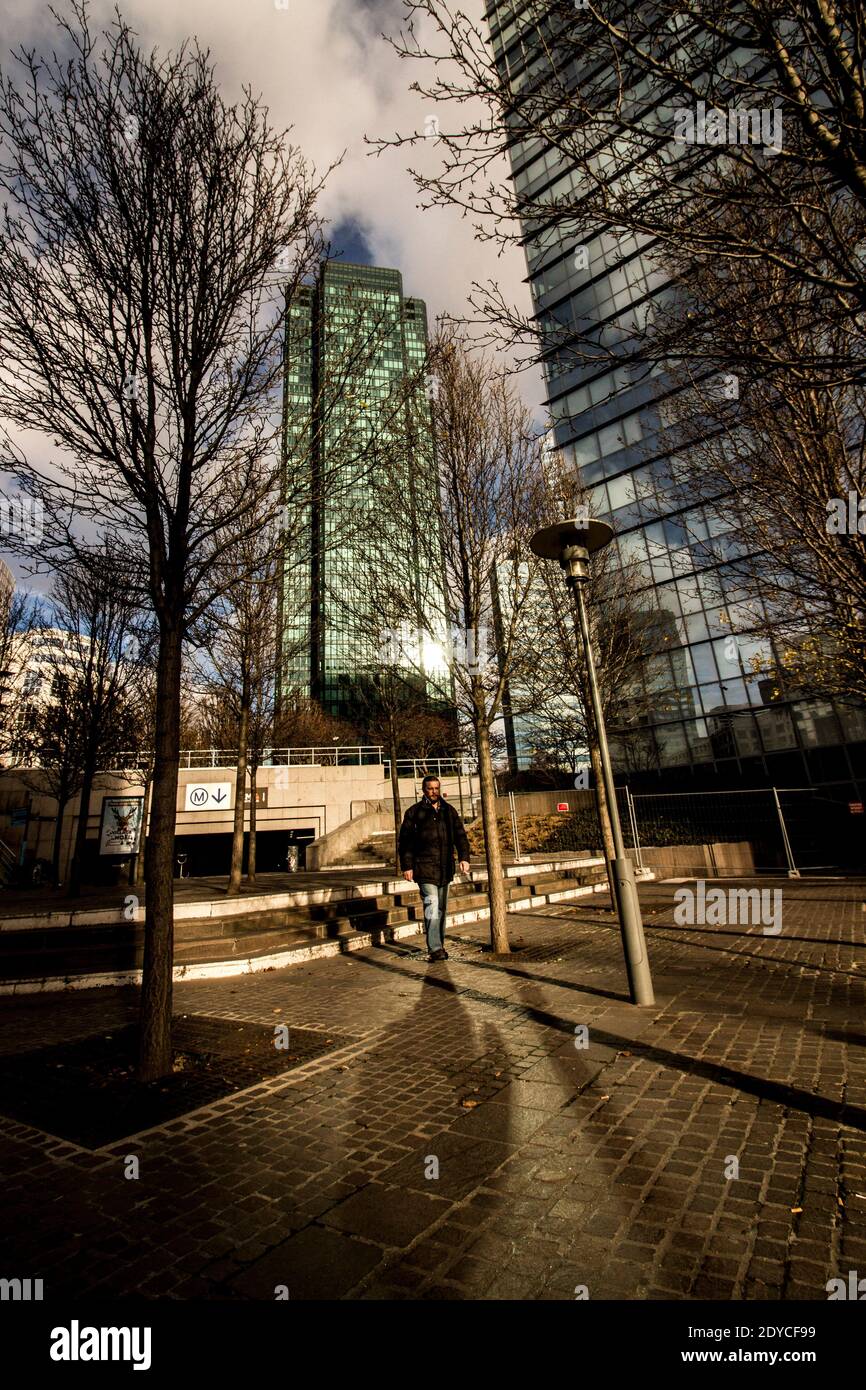 Where the lines clash (LA DEFENSE) off. Portfolio on the La Défense ...