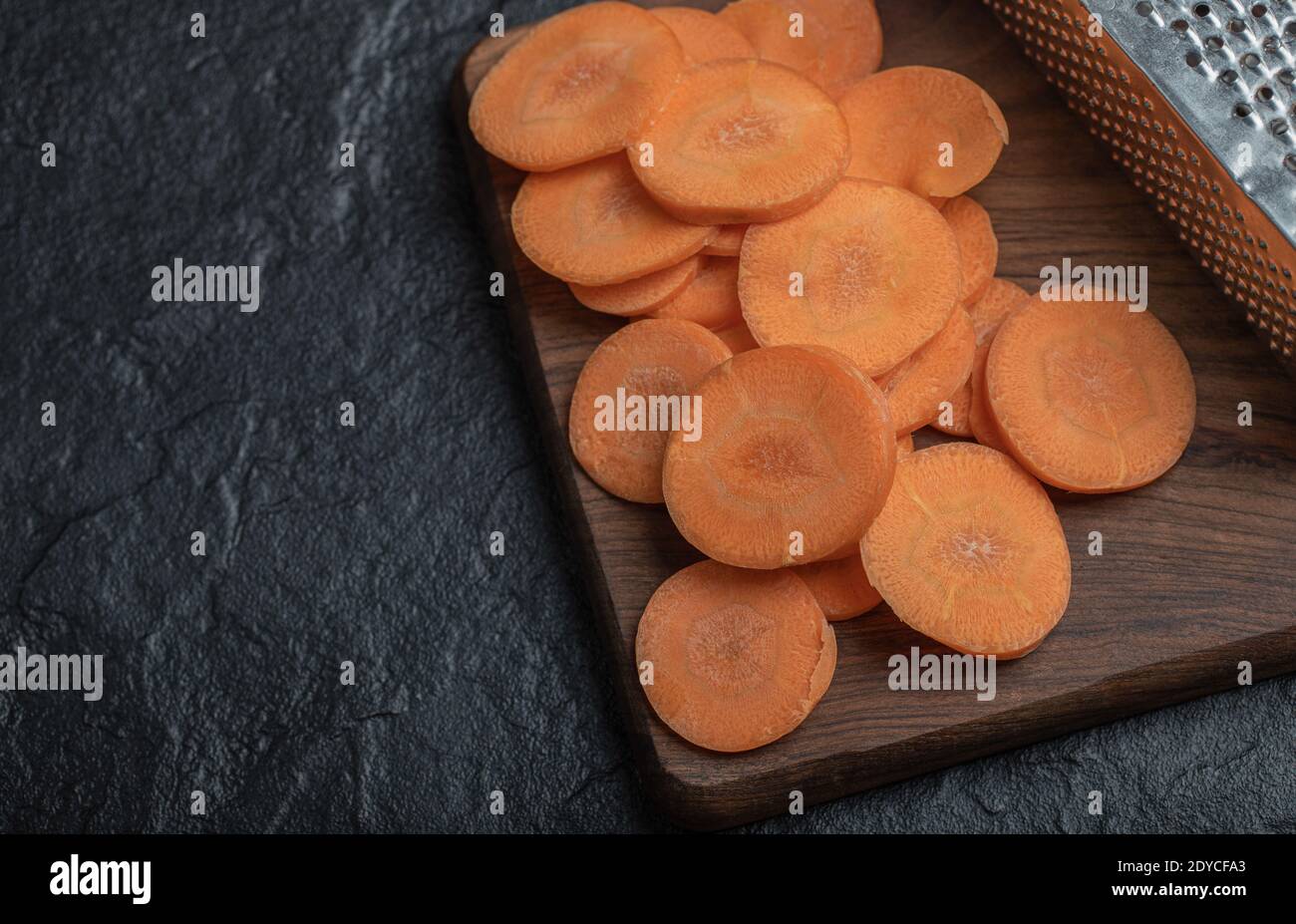 Sliced fresh raw carrot slices Stock Photo - Alamy