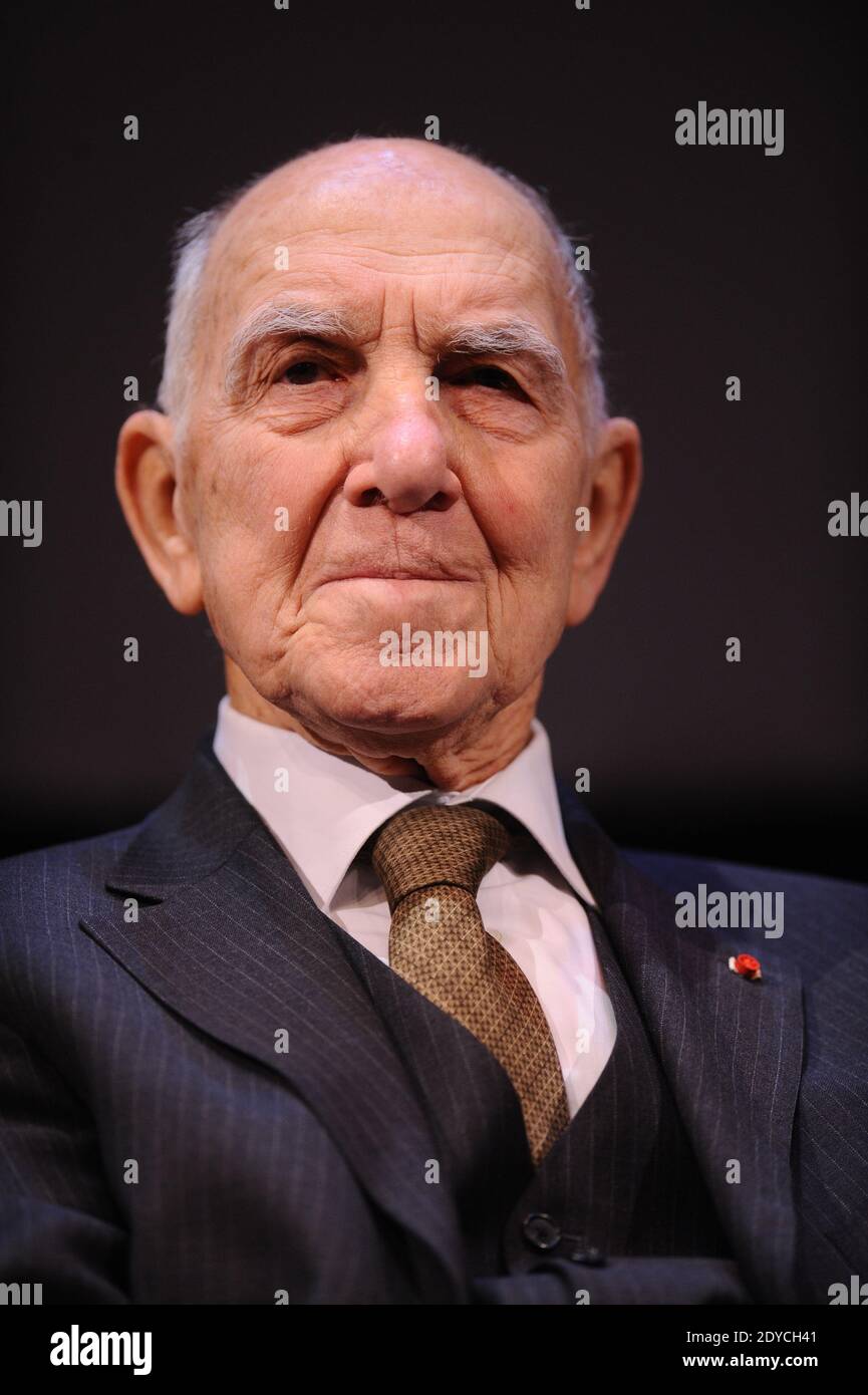 Jeunesse et âge hi-res stock photography and images - Alamy