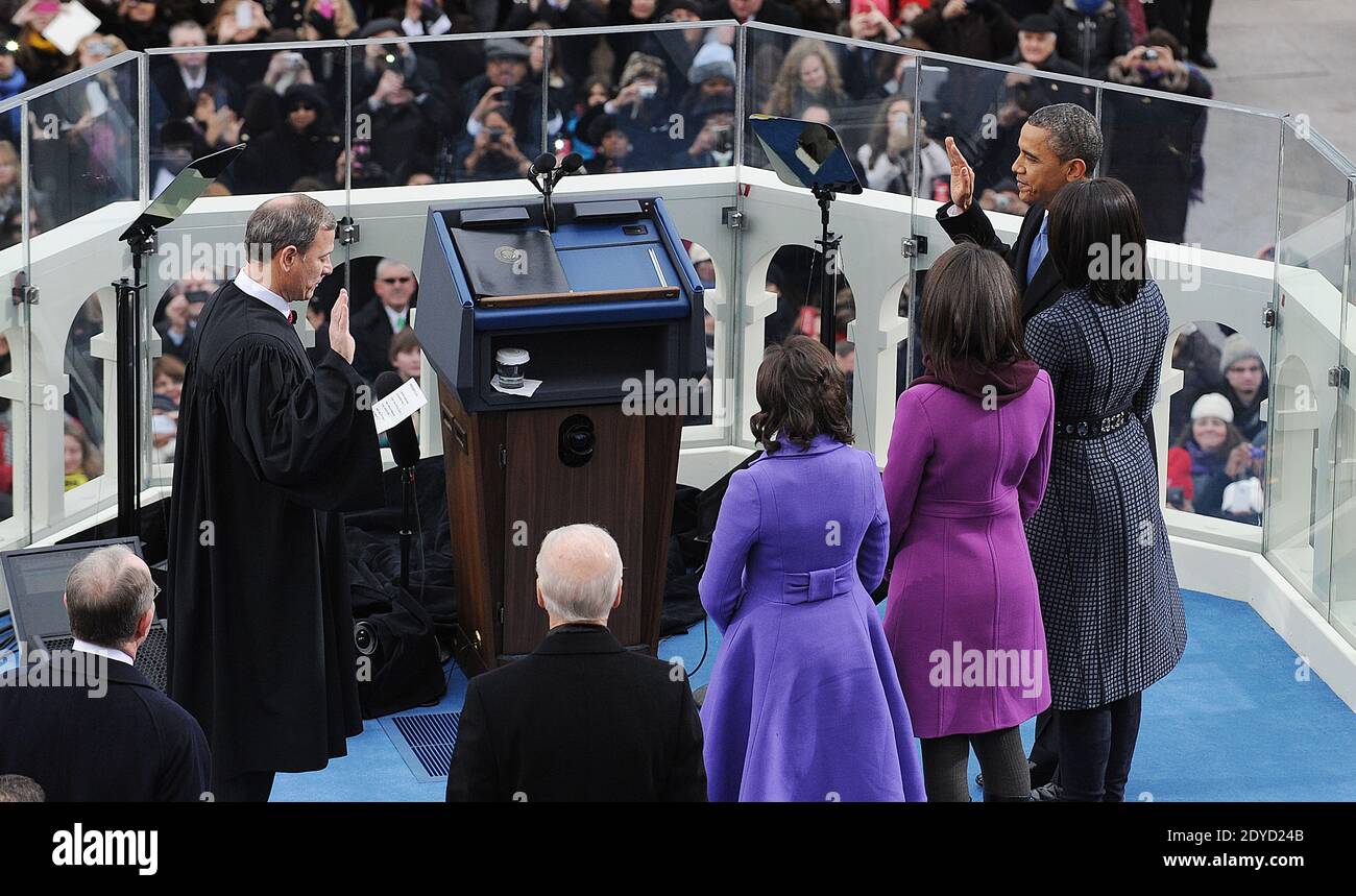Oath Of Office Obama High Resolution Stock Photography and Images - Alamy