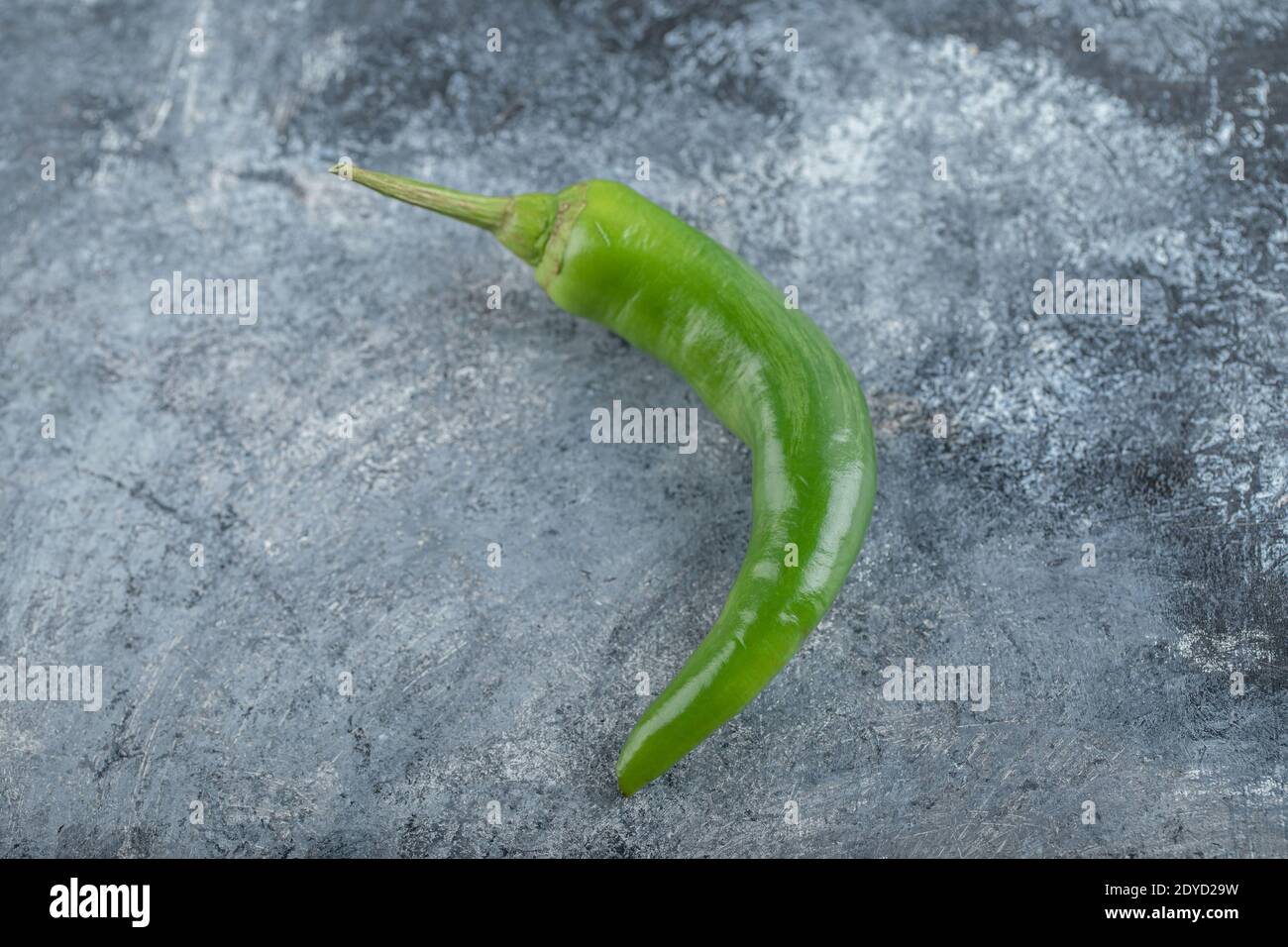 Close up photo of green hot chili pepper Stock Photo - Alamy