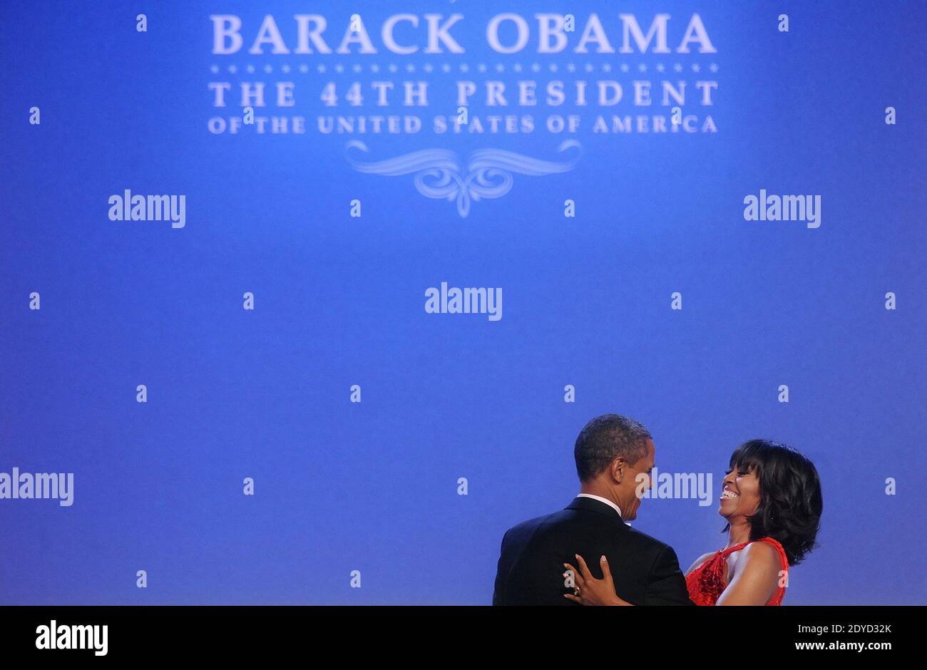 U.S. President Barack Obama and first lady Michelle Obama dance ...