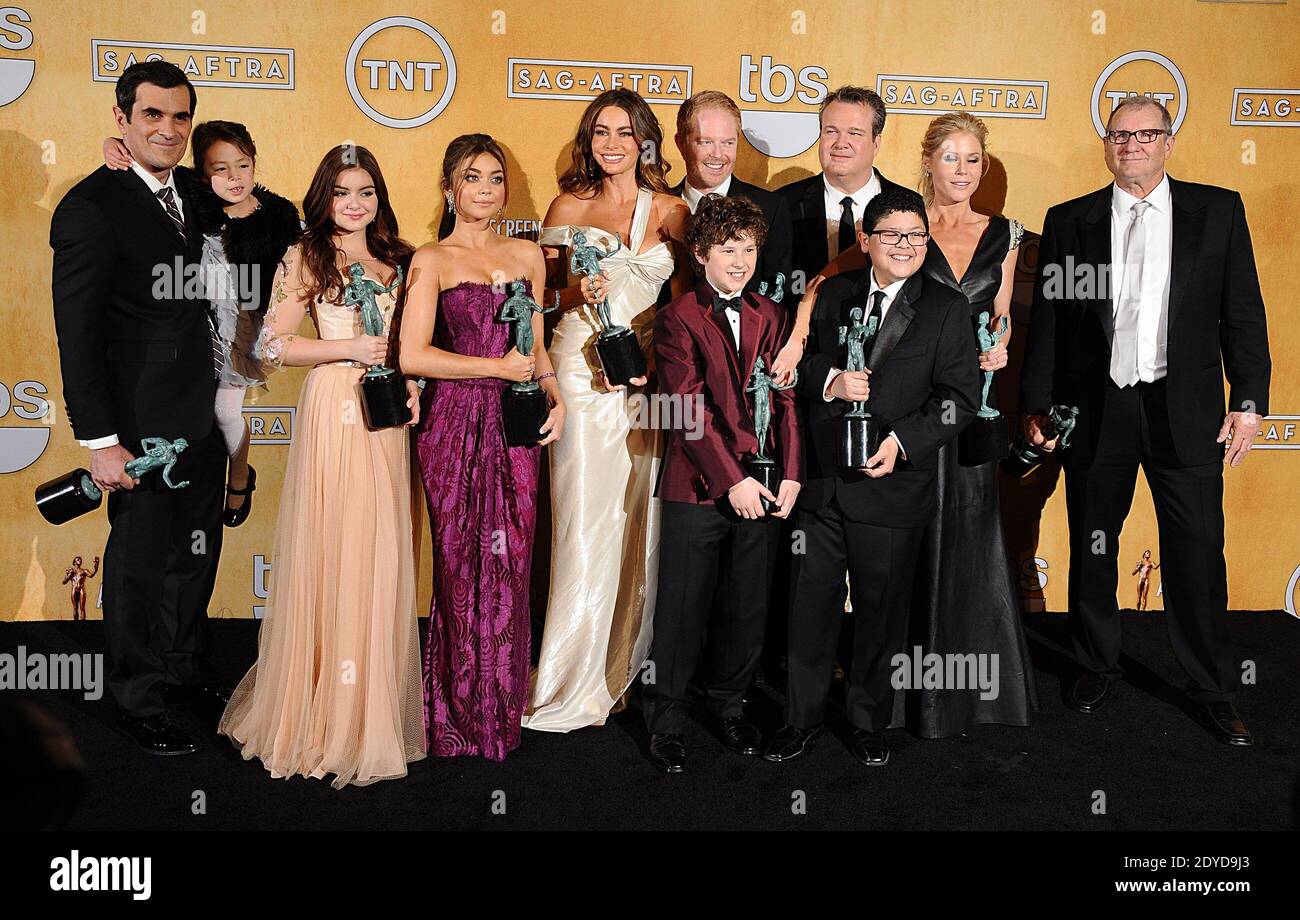 Ariel winter modern family hi-res stock photography and images - Alamy