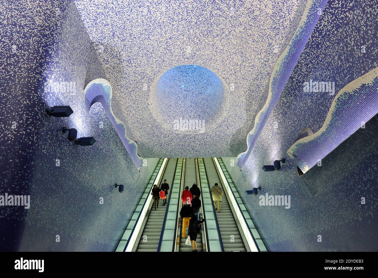 Oval underground station hi-res stock photography and images - Alamy