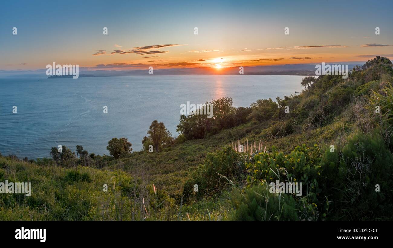 Golden Sunset viewed from Kaiti Hill in New Zealand Stock Photo - Alamy