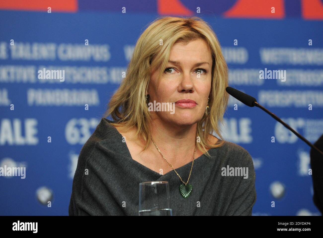 New zealand actress hi-res stock photography and images - Alamy