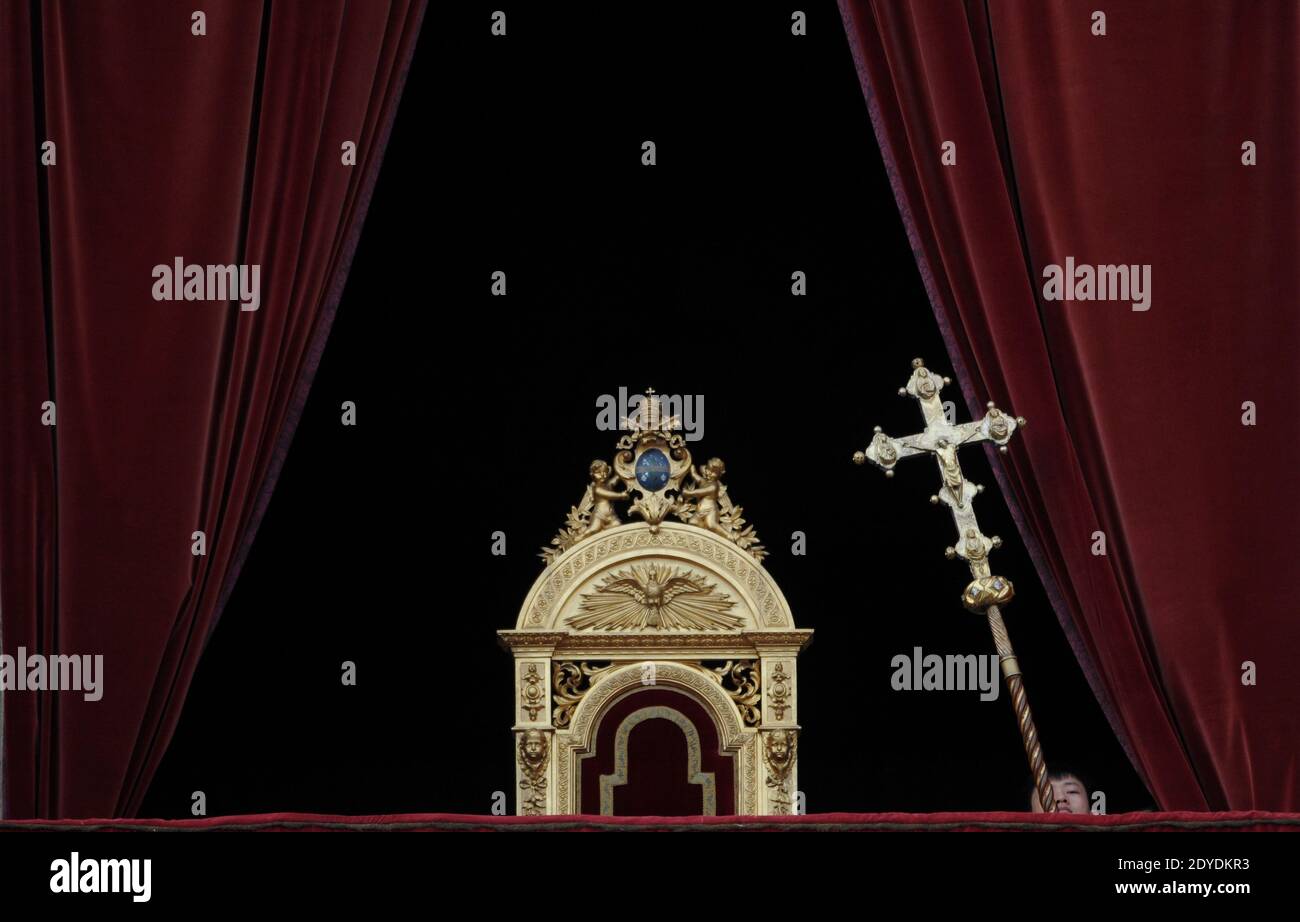 Popes throne hi-res stock photography and images - Alamy