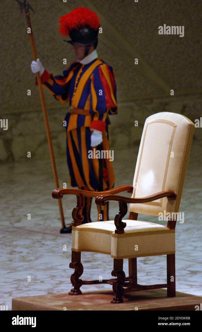 Popes throne hi-res stock photography and images - Alamy